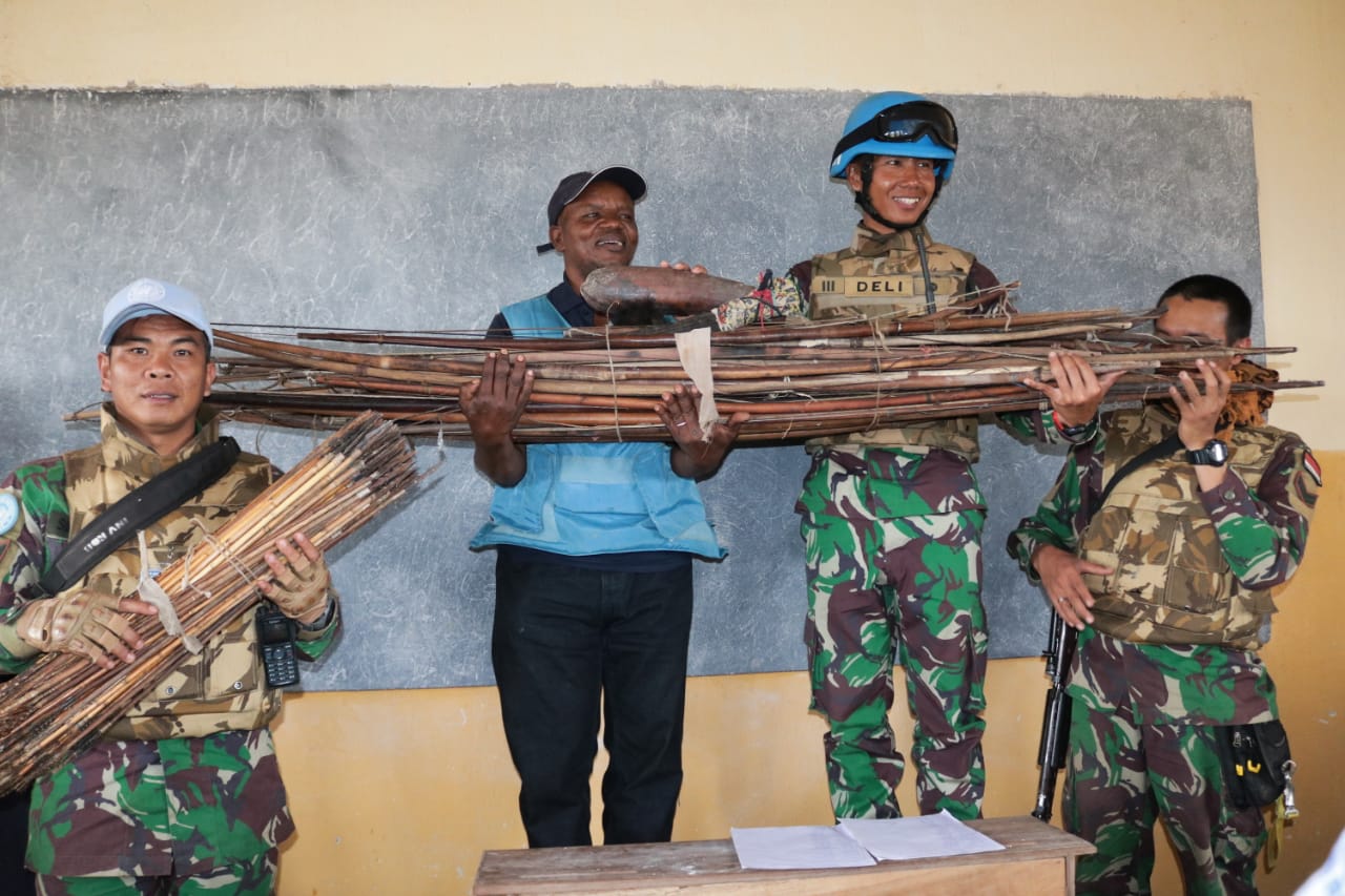 Damaikan Dua Suku di Kongo, Satgas TNI Konga Terima 315 Busur dan 550 ...