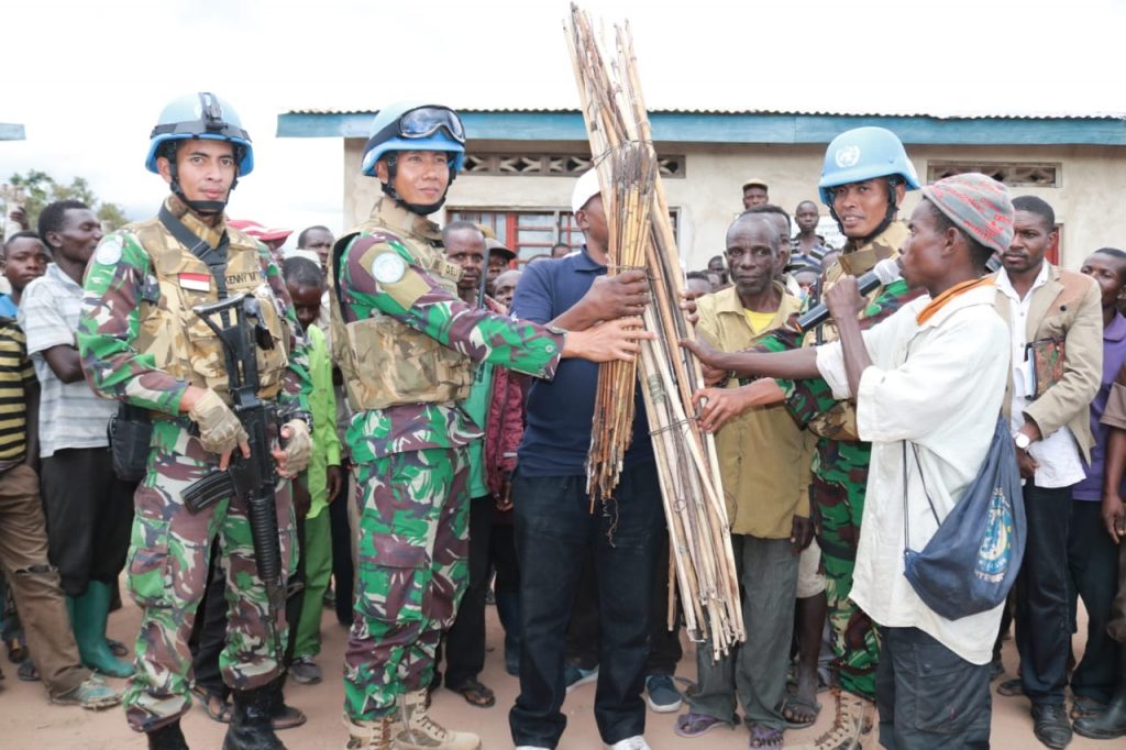 Damaikan Dua Suku di Kongo, Satgas TNI Konga Terima 315 Busur dan 550 ...
