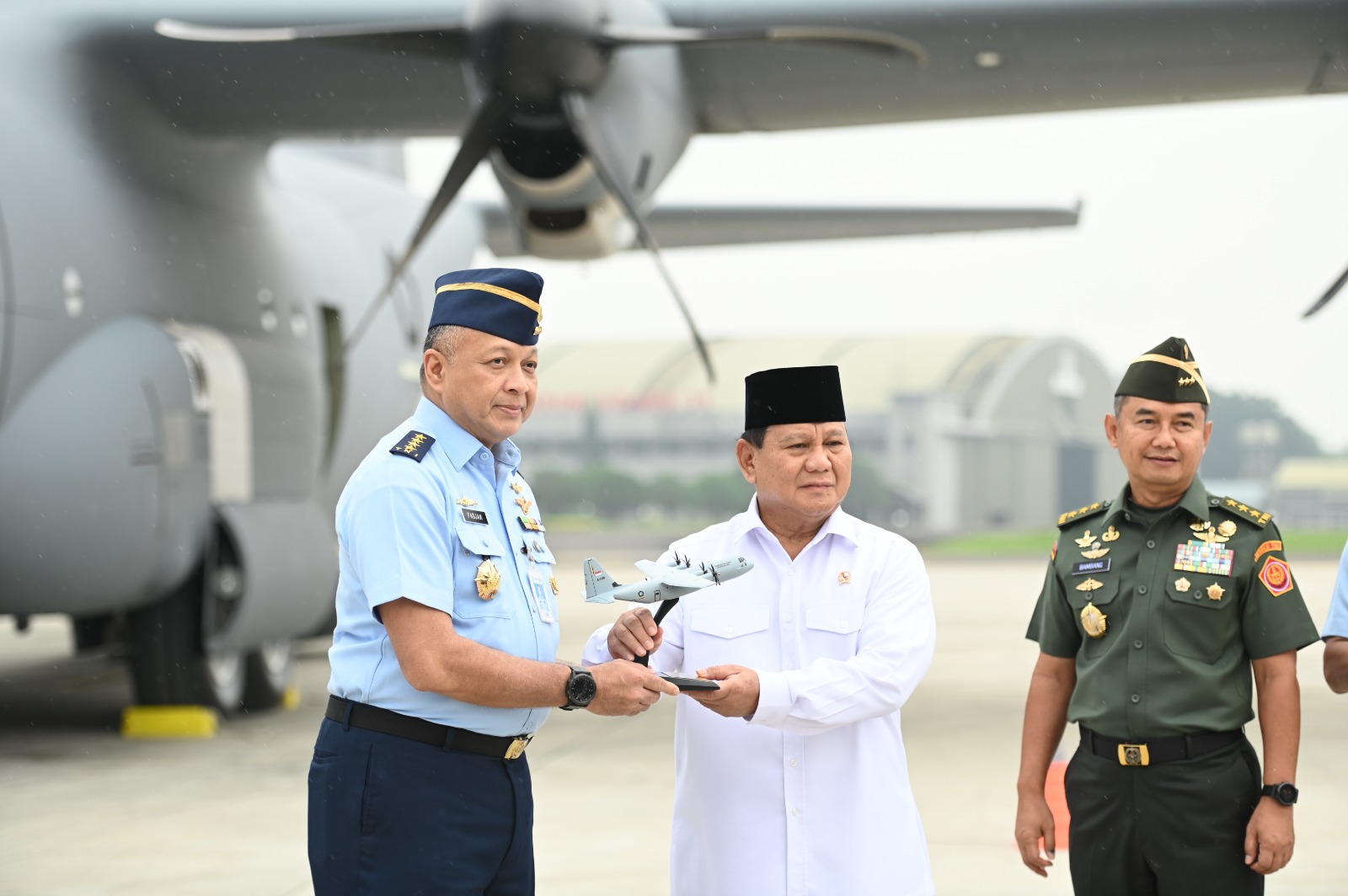 Resmi Sudah, Menhan Prabowo Subianto Serahkan C-130J Super Hercules A ...